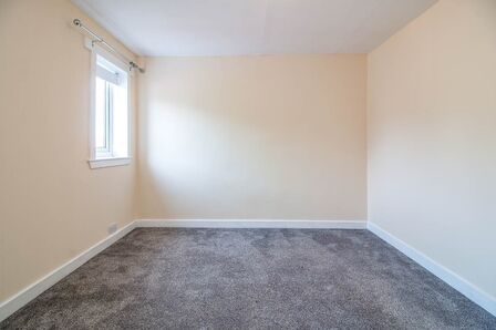 3 bedroom Mid Terrace House to rent, Myrekirk Terrace, Dundee, DD2 | £ ...