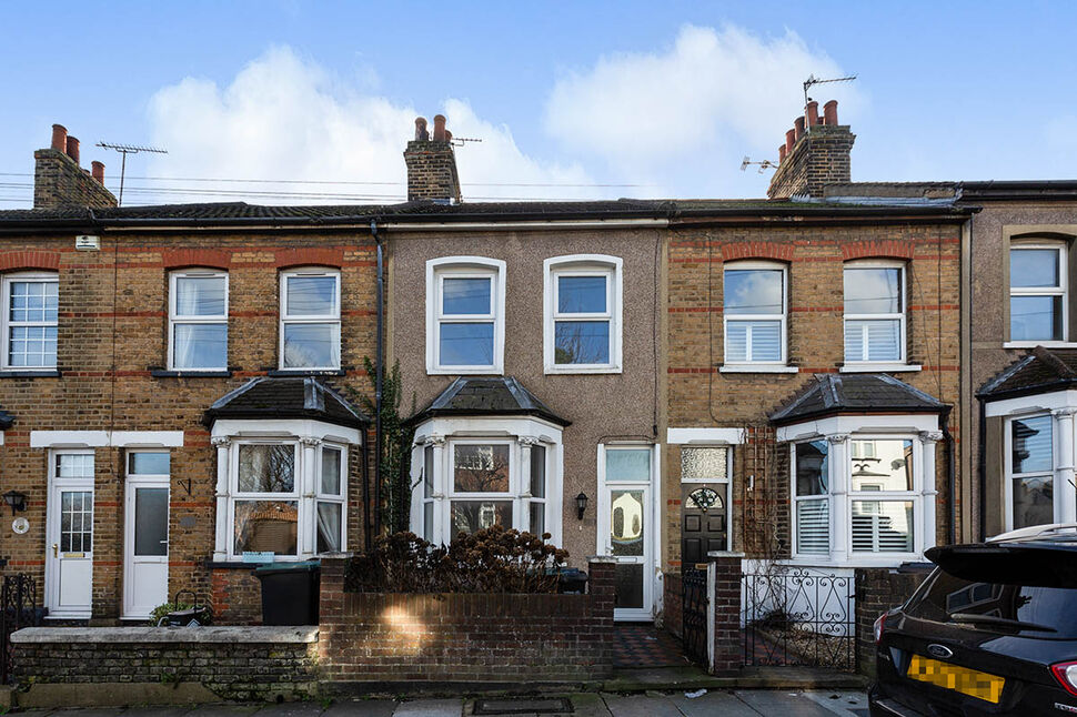 3 Bedroom Mid Terrace House For Sale Dover Road Northfleet Da11 £