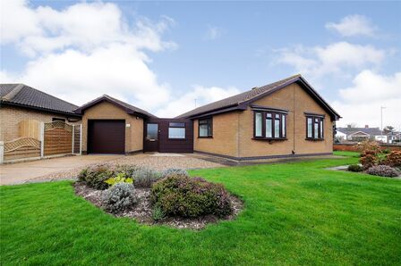 2 bedroom Detached Bungalow for sale, Harding Close, Sutton-on-Sea ...