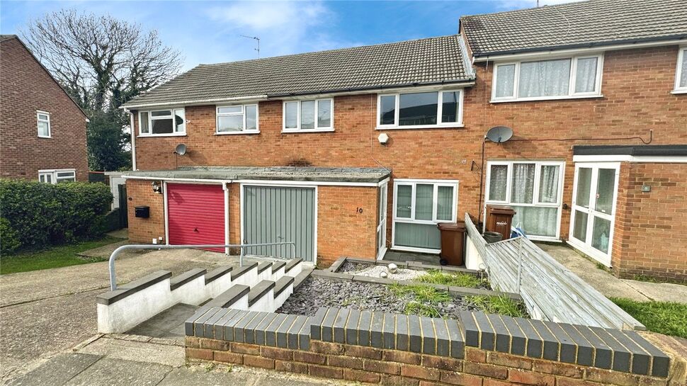 3 Bedroom Semi Detached House For Sale Croydon Close Chatham Me5 £